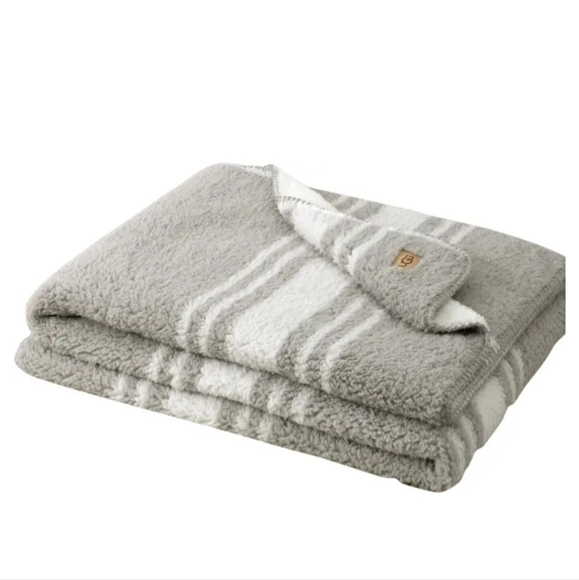 UGG | Bedding | Flash Sale Nwt Ugg Throw | Poshmark